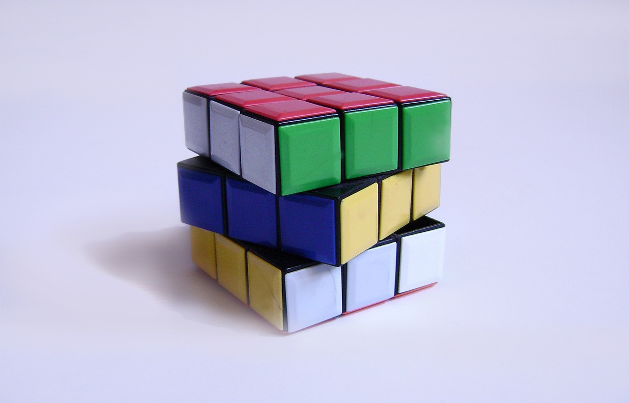 How to Solve a Rubik's Cube in under 3 Minutes - Sensational Tech